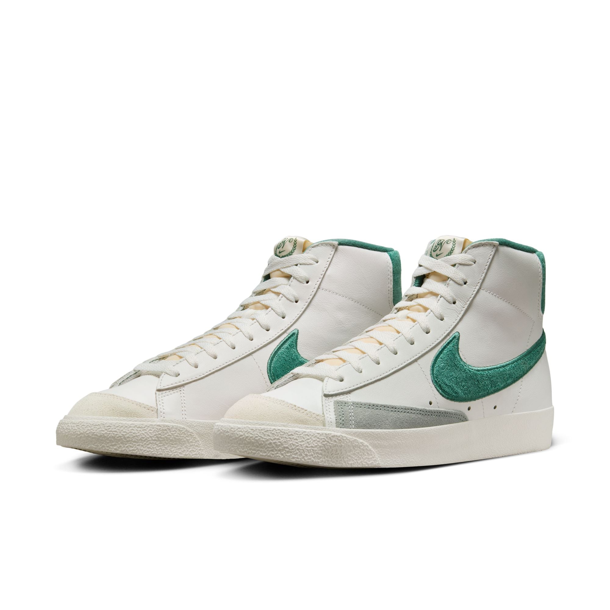 NIKE – Creme321