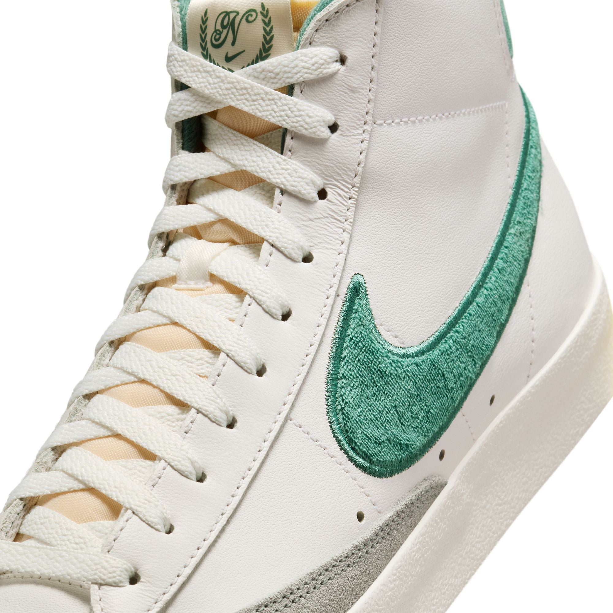 NIKE – Creme321